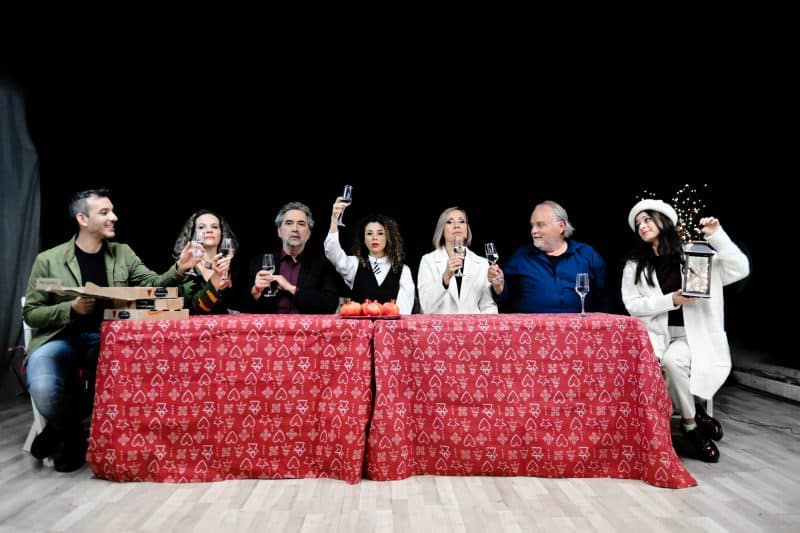 Απίθανα Χριστούγεννα & 10 κιλοβάτ Γαλλίας | Θέατρο Olvio